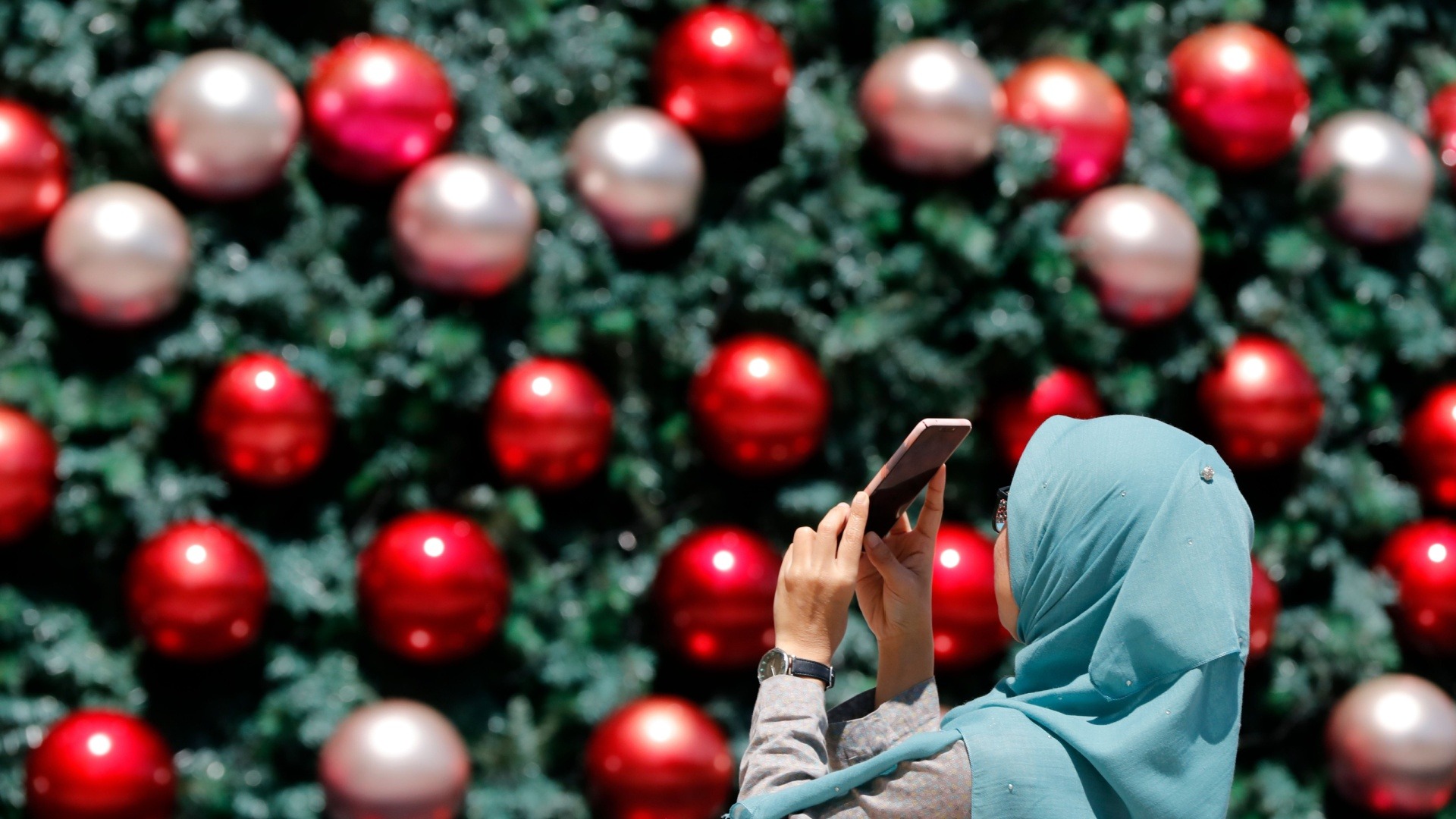 Muslim Dilarang Memakai Pakaian Berwarna Merah Seperti Santa Claus – JAKIM
