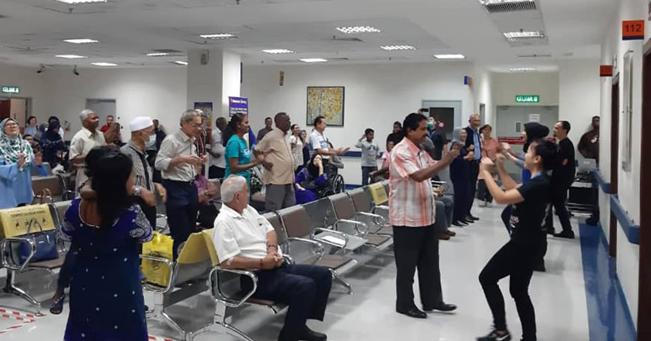 Malaysian Physiotherapists Exercise With Patients So They Don't Get ...