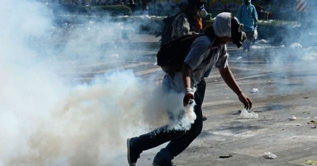 10 Best And Worst Things To Do When Tear Gas Hits You