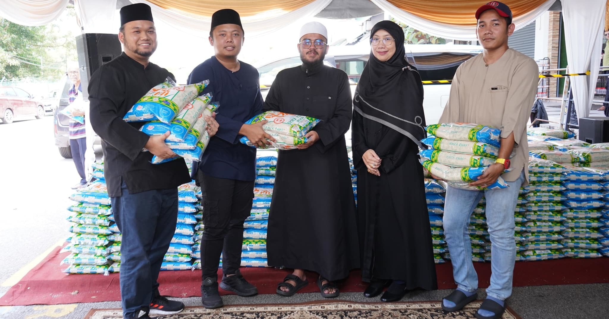 Kedai Emas Perling Sumbang 1,000 Kampit Beras & Bubur Lambuk Buat ...