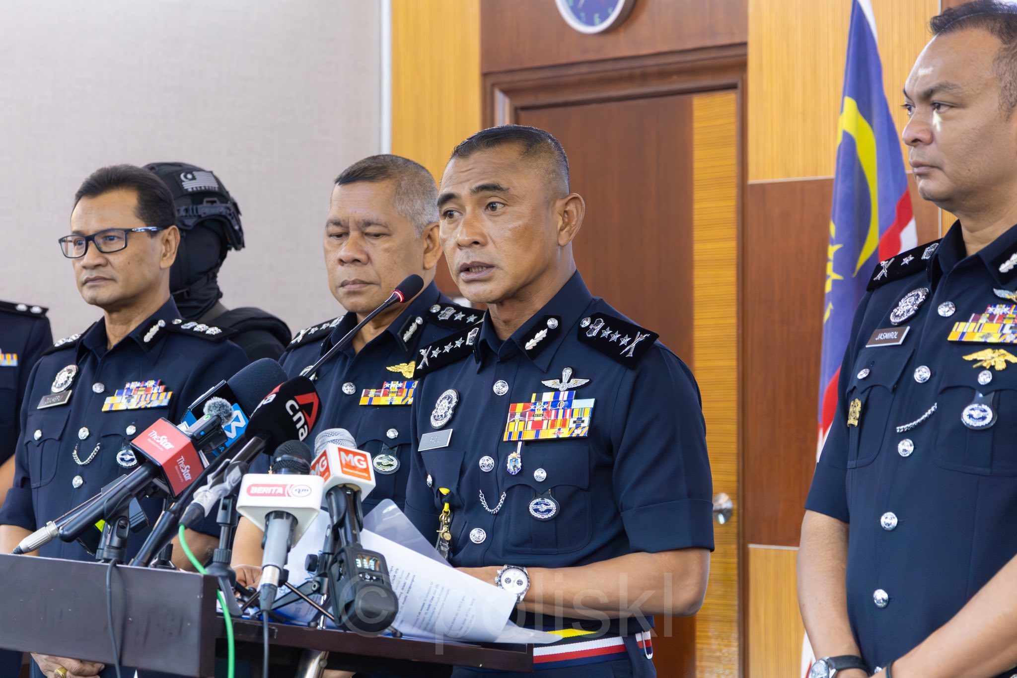 Over 400 Arrested In Police Raid Of Suspected Scam Call Centre In ...