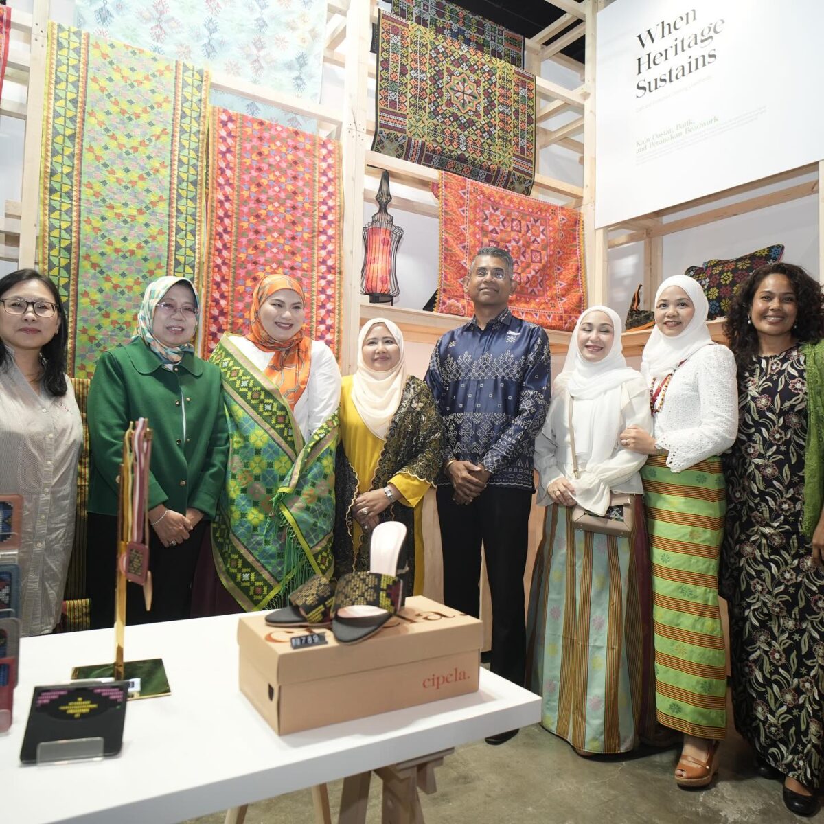 Cipela Perkenal Koleksi Berinspirasikan Kain Dastar Dari Warisan Tenun ...