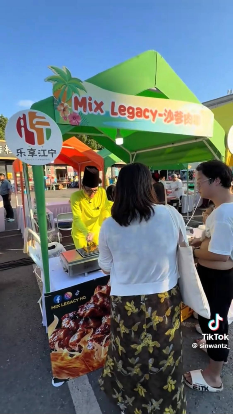 Malaysian Satay Stall In China Sold Out 1,500 Sticks Under An Hour