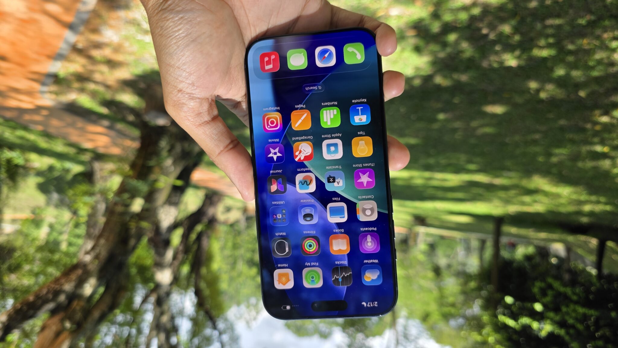 [REVIEW] iPhone 17 Pro Max: A Fresh New Look, But Still A Familiar ...