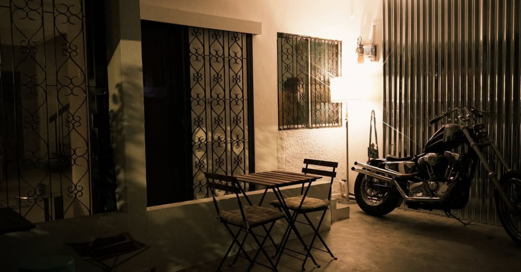 This Cosy Café Inside A House Lets You Chill 'Til Late Like You're At A ...