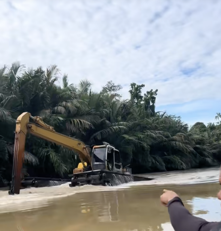 Video Shows Excavator ‘Swimming’ Through A River And Everyone Is Confused