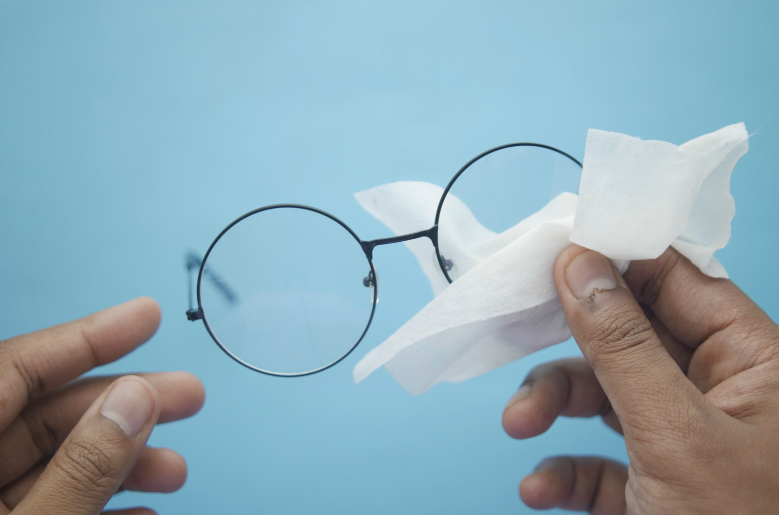 Why You Shouldn't Use Soap & Tissue To Clean Your Glasses
