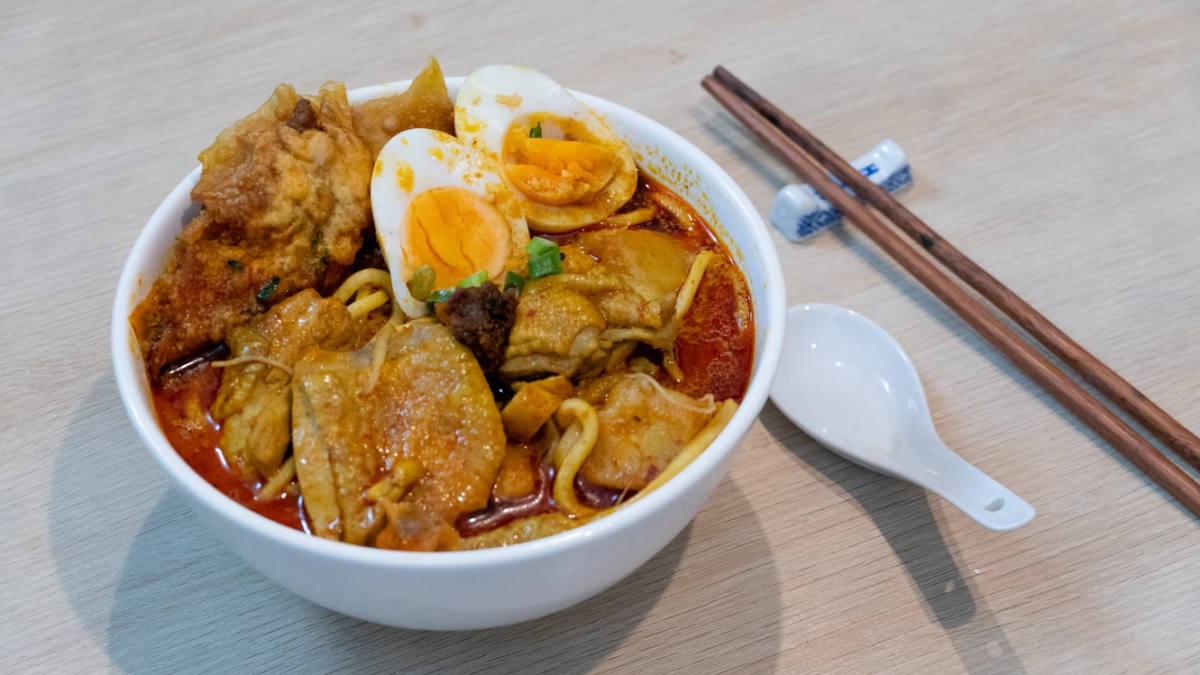 Actually Ah, What’s The Difference Between Curry Mee And Curry Laksa?