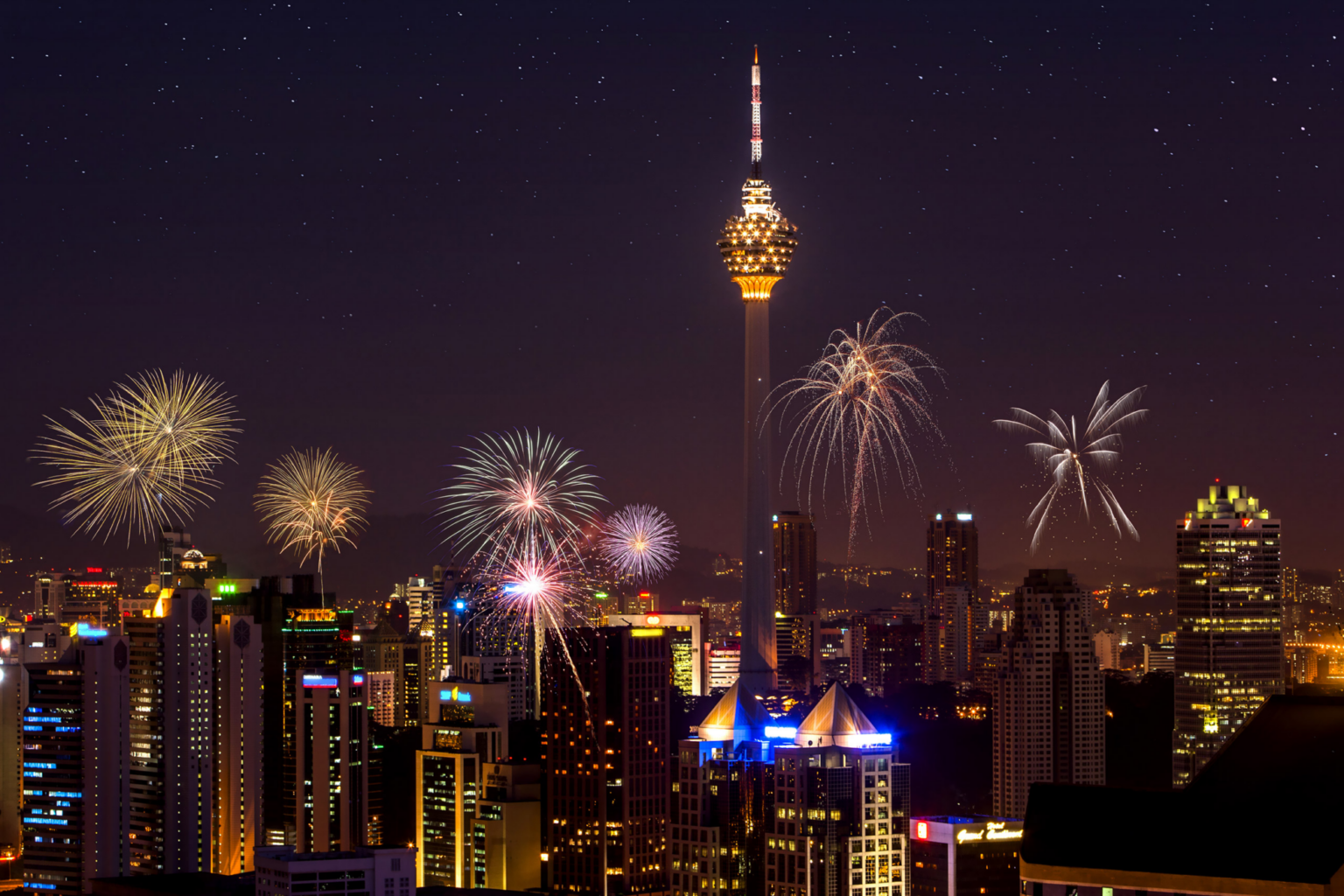 Anda Boleh Tengok Bunga Api Malam Tahun Baru Ini Di KL Tower Dengan ...