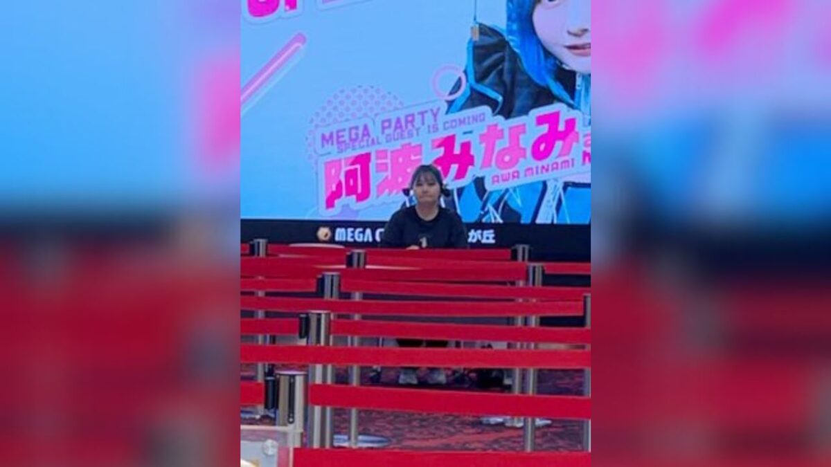 Japanese Cosplayer Cancels Handshake Event After No Fans Turn Up