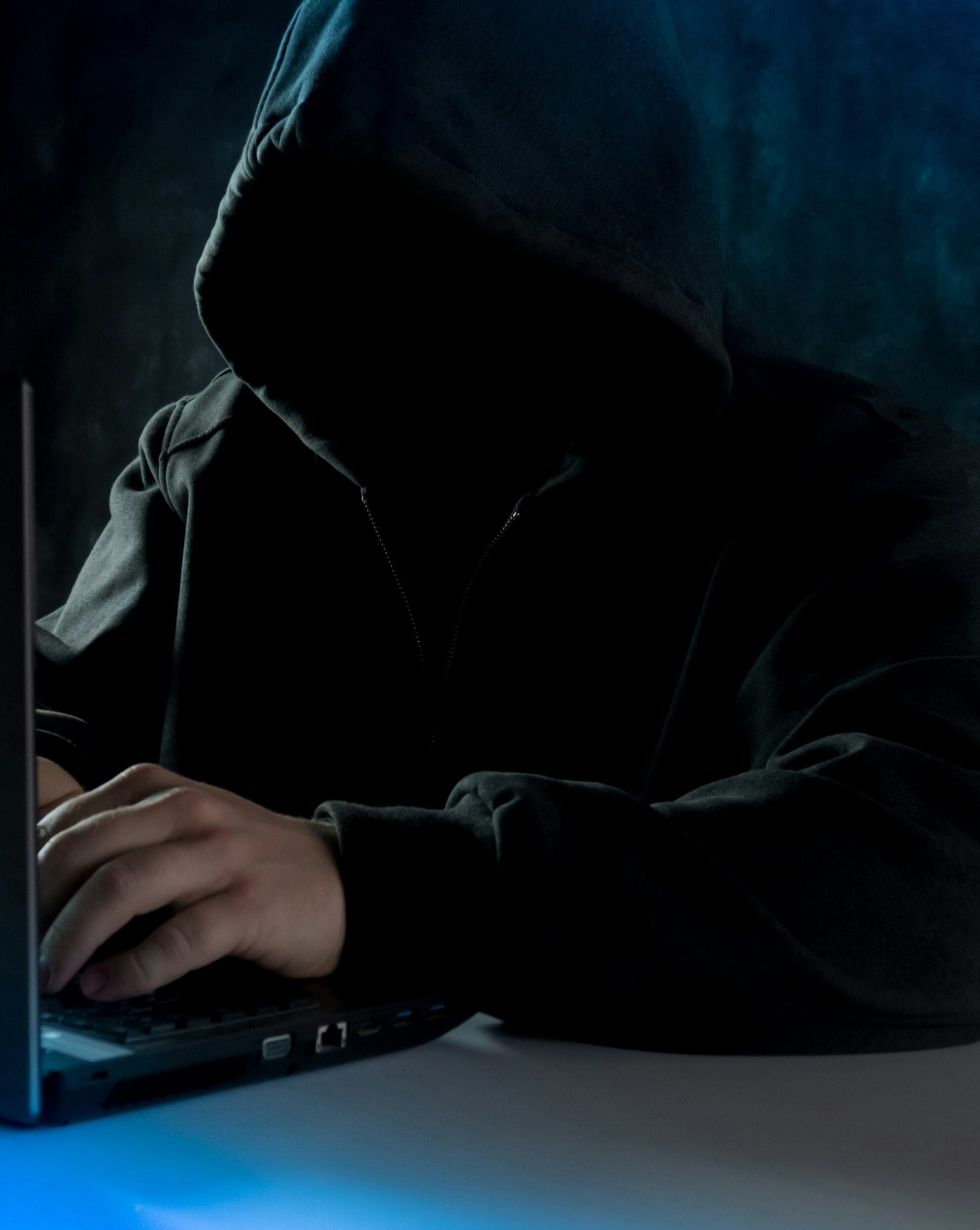 Ah Long Intimidates Woman After She Falls Into Debt Paying Online Boyfriend
