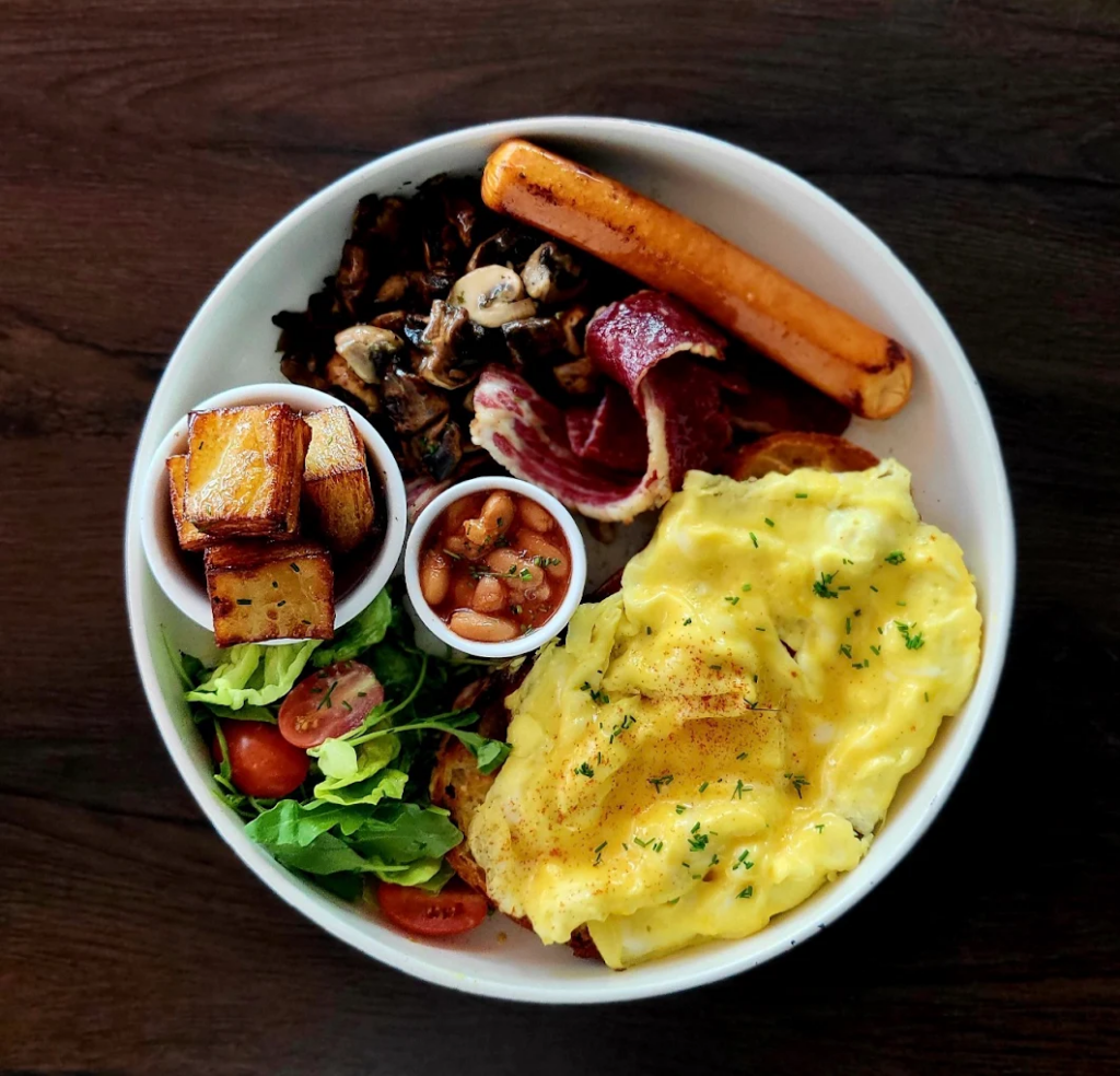 Iconic PJ Hotel Landmark At ‘Rothmans Roundabout’ Now Has A New Café