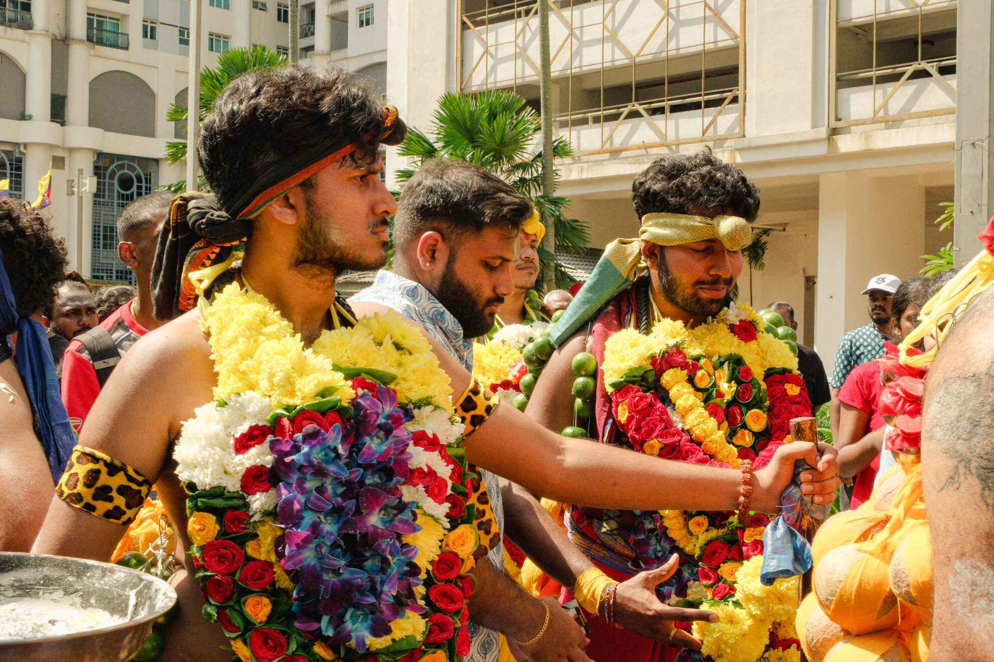 Carrying Faith: A Photographer Captures The Powerful Surrender At Kuil ...