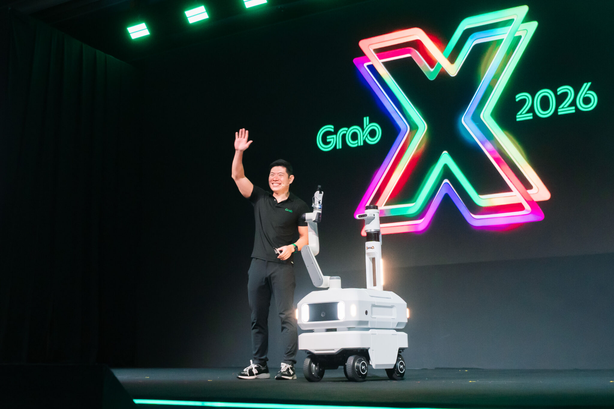 Grab Unveils AI Robot ‘Carri’ To Help Delivery Riders Send Food To ...