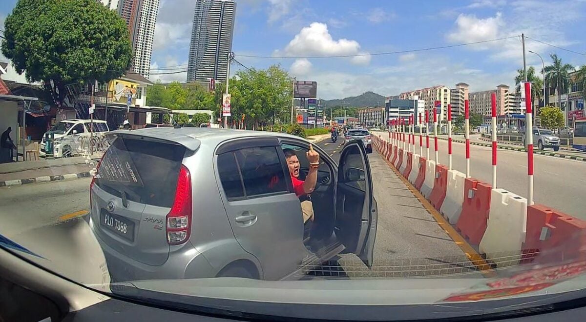 Driver Seen Flipping Off Motorist In Road Rage Video Gets Jail, RM8,000 ...